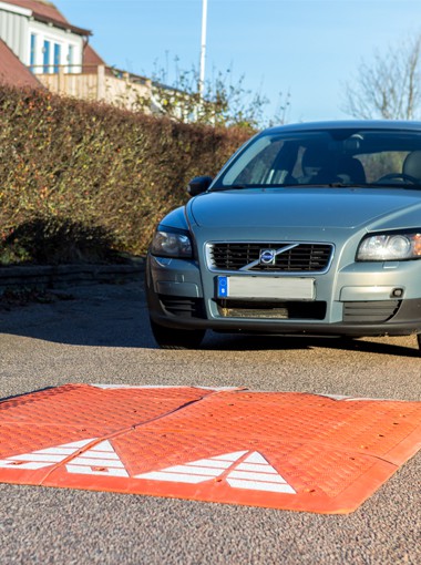 Farthinder i gummi, hållbart och effektivt. Snabb leverans och bästa priset